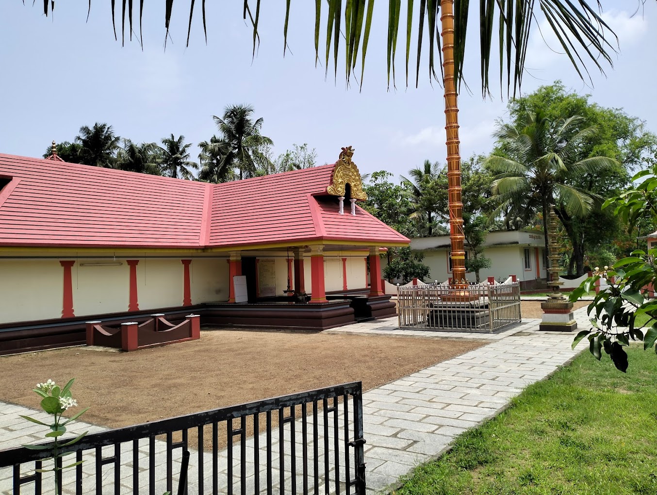 Somasekhara Temple and Sreenarayanasramom Peringottukara, TCR ...